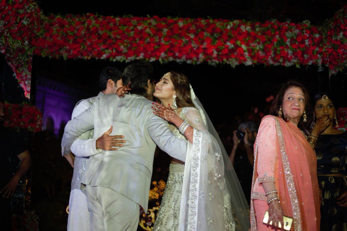 Arya-Sayyeshaa wedding: Celebrity couple exchange wedding vows as per ...