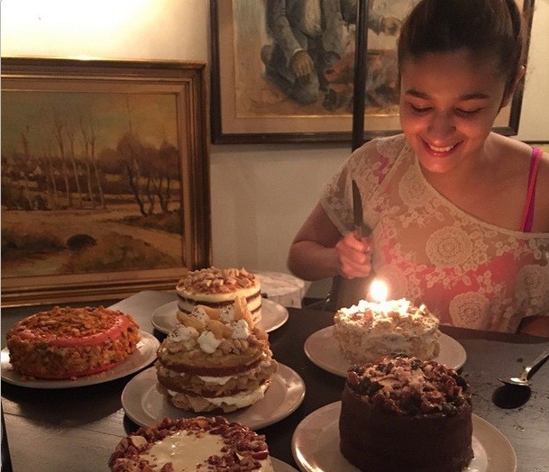 Alia Bhatt Cuts 6 Cakes on 22nd Birthday [PHOTOS] - IBTimes India