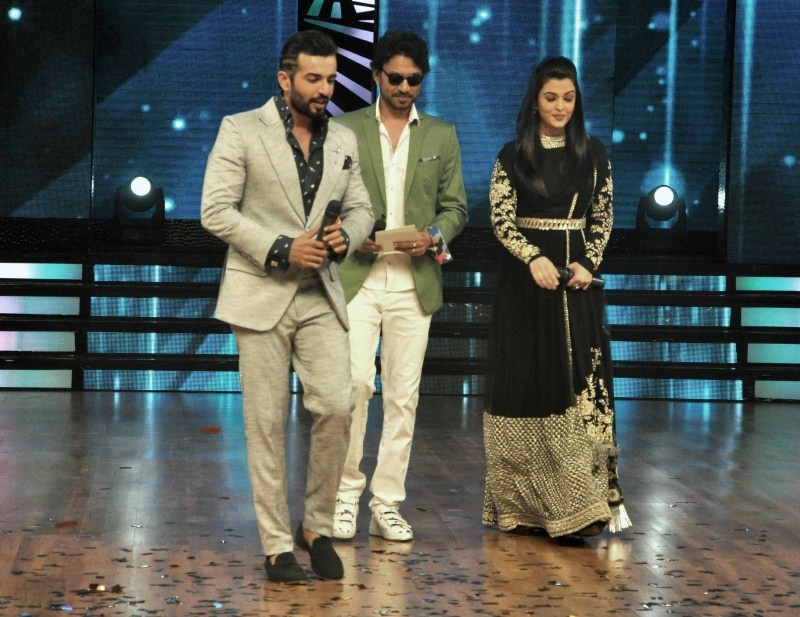 Aishwarya Rai and Irrfan Khan promote Jazbaa on Dance India Dance ...