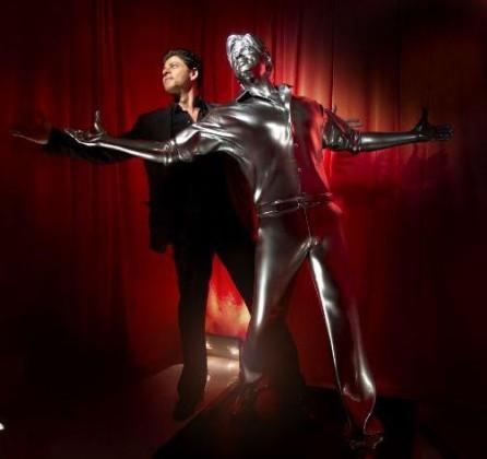 Shah Rukh Khan's Iconic Pose Immortalised in 3D Printed Model [PHOTOS ...