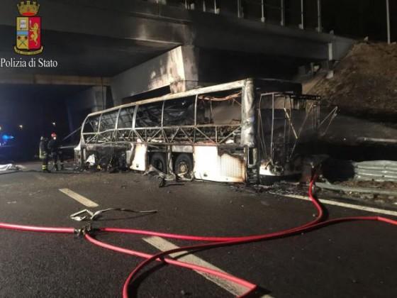 Italy: At least 16, including teenagers, killed in school bus crash ...
