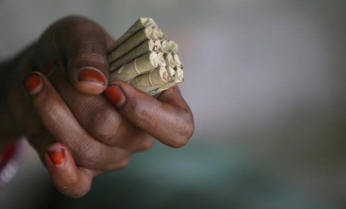 Bidi smoking cost India Rs 805.5 billion last year: Study - IBTimes India