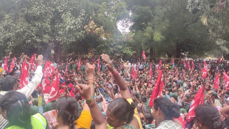 Bengaluru Sanitation Workers Protest At Bbmp Demanding Regularisation
