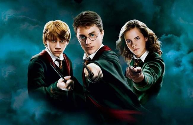 Relive the Magic: Harry Potter and the cast set to 'Return to Hogwarts ...
