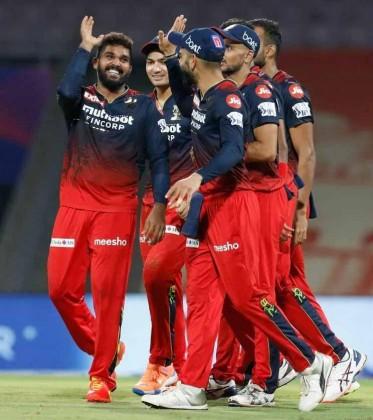 Fans pray for RCB's win in IPL final: "Bring trophy home boys ...