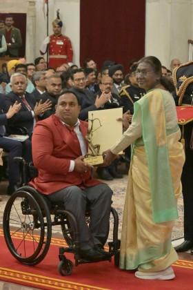 Para-archer Rakesh Kumar bags Arjuna Award; brings laurels to J&K ...