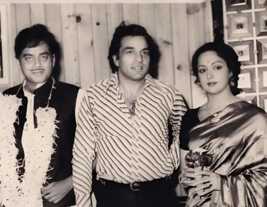 Shatrughan Sinha meets Hema Malini post Dharmendra's death, calls it ...