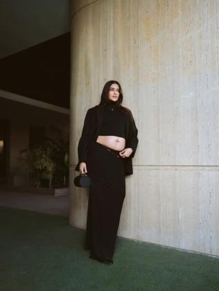 Pregnant Sonam Kapoor flaunts baby bump, exudes boss lady vibes in new ...