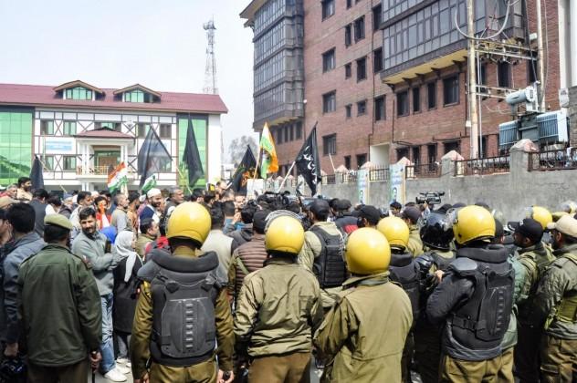 Police stop Cong protest march in Srinagar over US-India trade deal ...