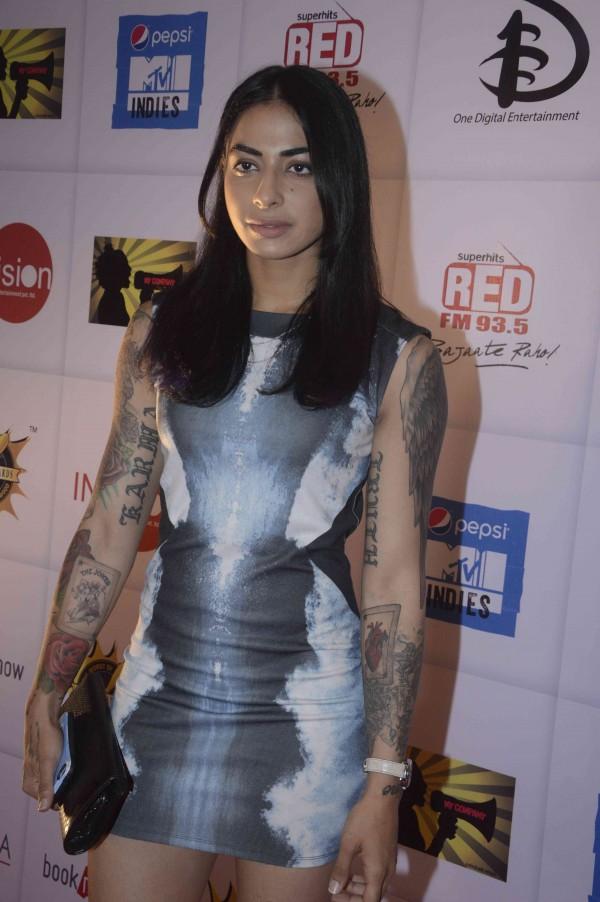 Ghanta Awards 2015: Arshad Warsi, VJ Bani and Other Celebs Walk The Red ...