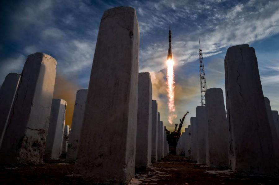 Exhilarating images of the Russian Soyuz MS-11 rocket taking off into ...