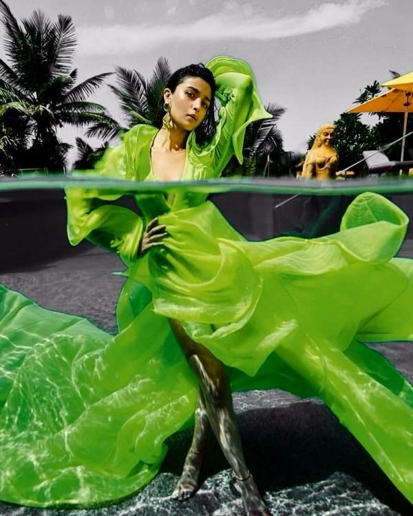 Alia Bhatts Hot Underwater Bikini Photoshoot Photos Images Gallery