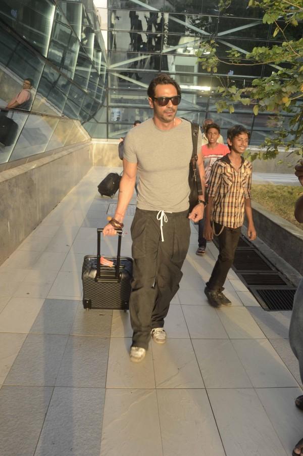 Celebs Spotted: Arjun Rampal, Sunil Shetty, Sussanne Khan - Photos ...