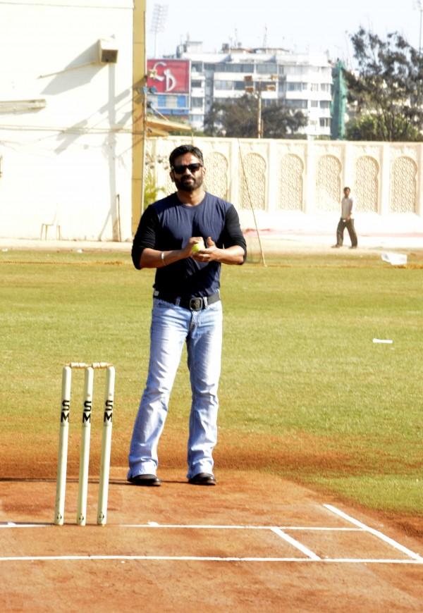 Suniel Shetty Attends Dena Bank Premier League Cricket Tournament ...