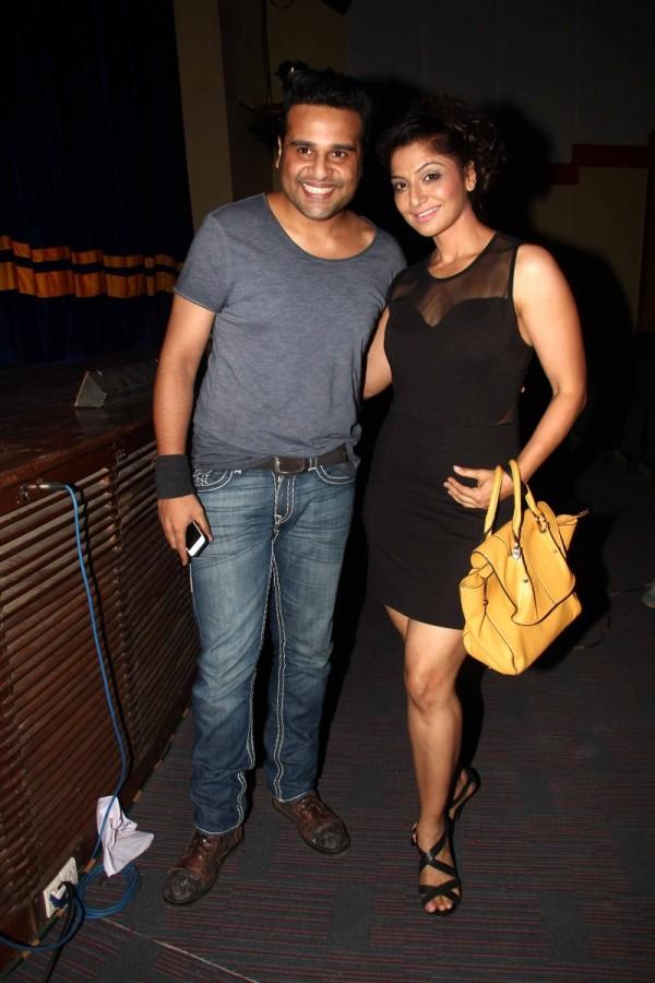 Daisy Shah, Zarine Khan at Rahul Saxena's Dance Fest at St. Andrews ...