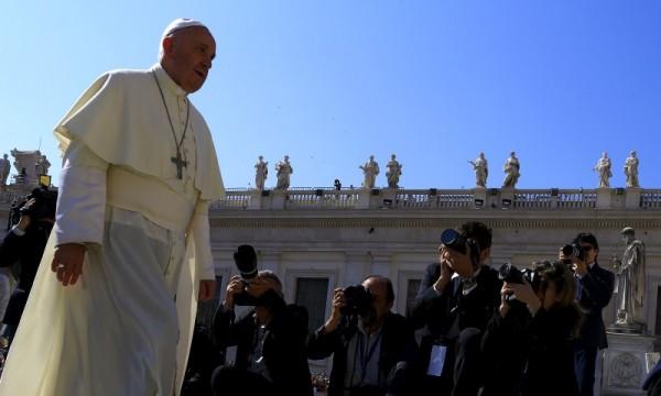Pope Francis waves as he arrives Saint Peter's square at the Vatican ...