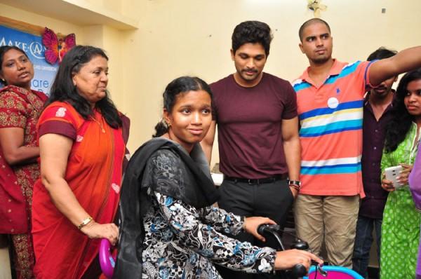 Allu Arjun Met Cancer Affected Kids in Hyderabad - Photos,Images ...