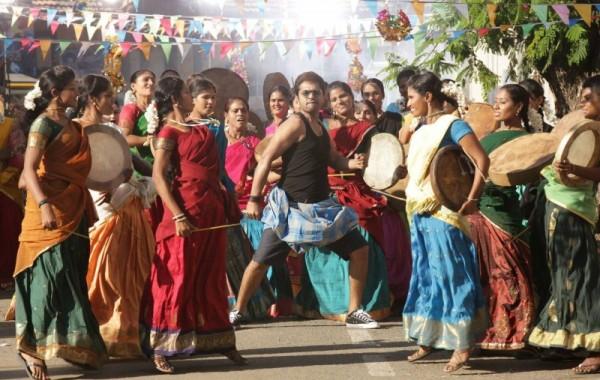 Simbu, Hansika Motwani and Santhanam stills from Vaalu Movie - Photos ...