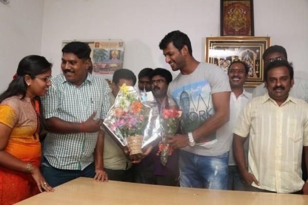Actor Vishal Birthday Celebration Pictures - Photos,Images,Gallery - 28696