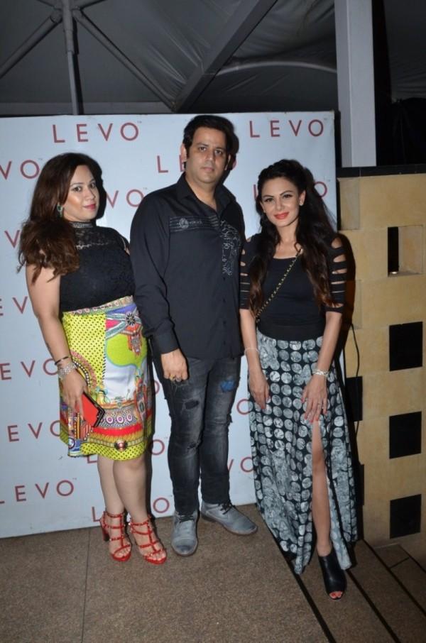 Manmeet of Meet Bros' star-studded birthday bash in Levo Lounge ...