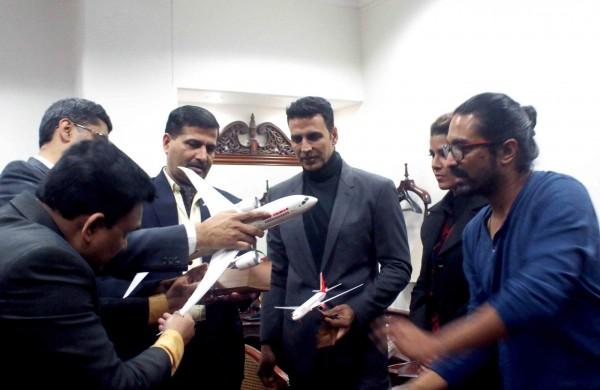 Akshay Kumar Nimrat Kaur Promote Airlift At Air India Office