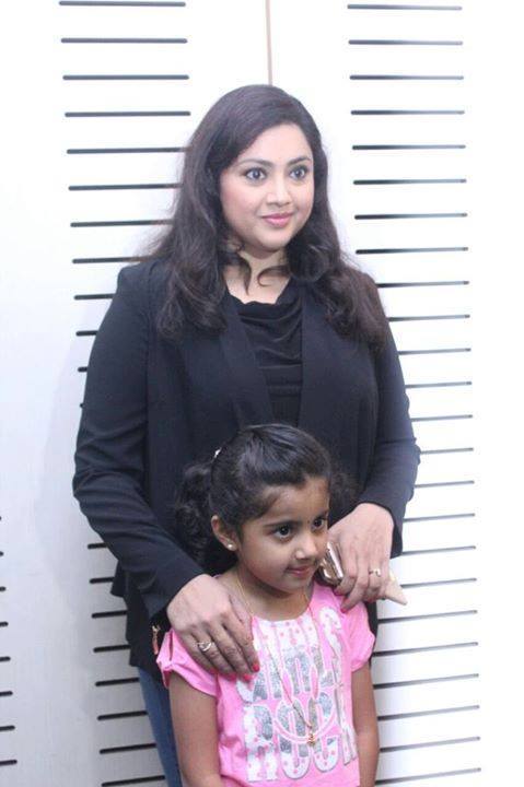 Vijay's Theri Press Meet: Amy Jackson, Baby Nainika, Atlee, Meena ...