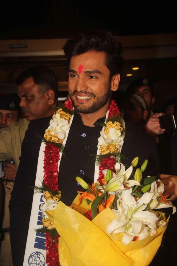Mr World 2016 Rohit Khandelwal snapped at Mumbai airport - Photos ...