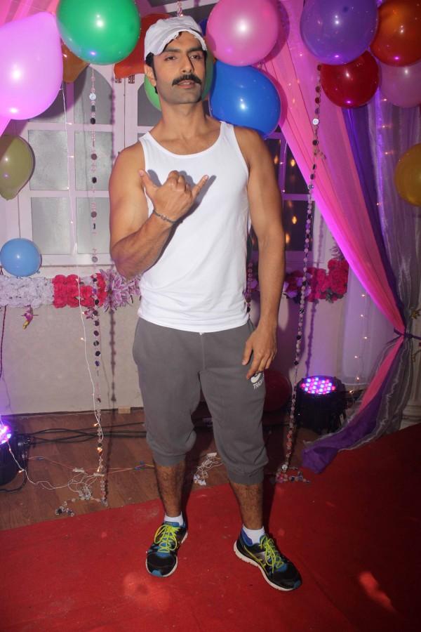 Shabana Azmi, Ashmit Patel on the set of zee new show 'Amma - Ek Maa jo ...