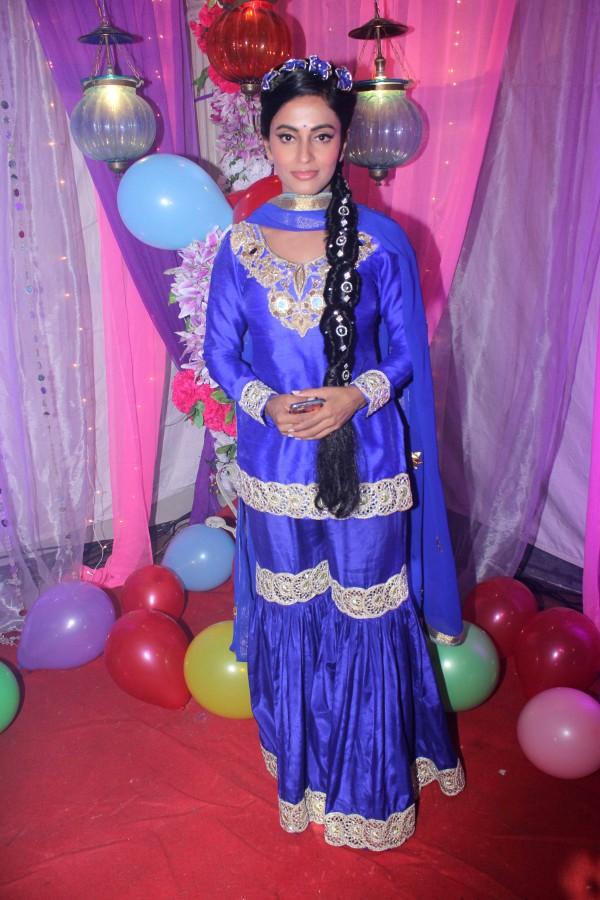 Shabana Azmi, Ashmit Patel on the set of zee new show 'Amma - Ek Maa jo ...