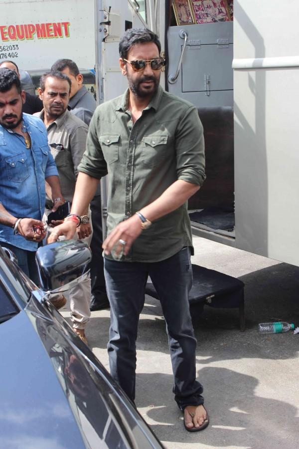 Ajay Devgn promotes 'Shivaay' on the set of Savdhaan India at Filmcity ...