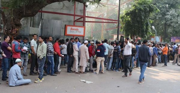 People across India queue up outside banks - Photos,Images,Gallery - 53003
