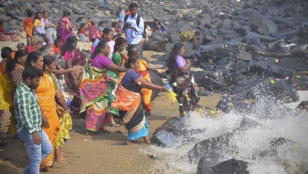 Hundreds of people pay homage to 2004 Tsunami Victims in TamilNadu ...