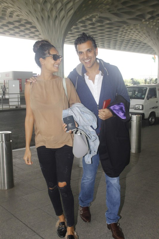 Lisa Haydon with husband and actor Farhan Akhtar spotted at Airport ...
