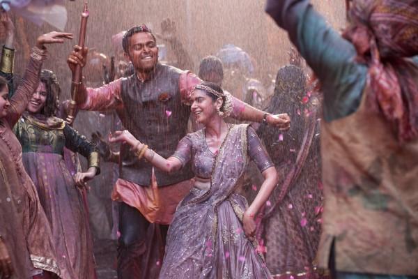 Karthi, Aditi Rao Hydari's Cheliyaa movie stills - Photos,Images ...
