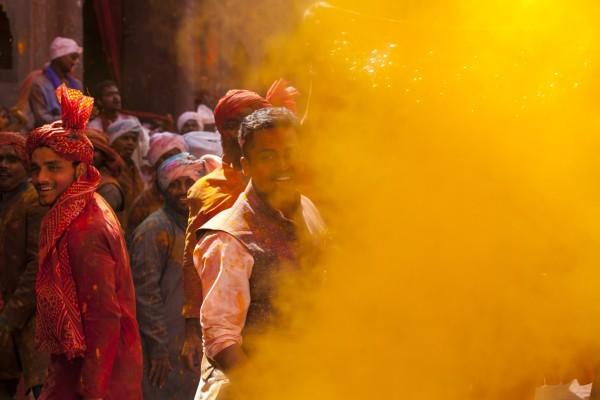 Karthi, Aditi Rao Hydari's Cheliyaa movie stills - Photos,Images ...