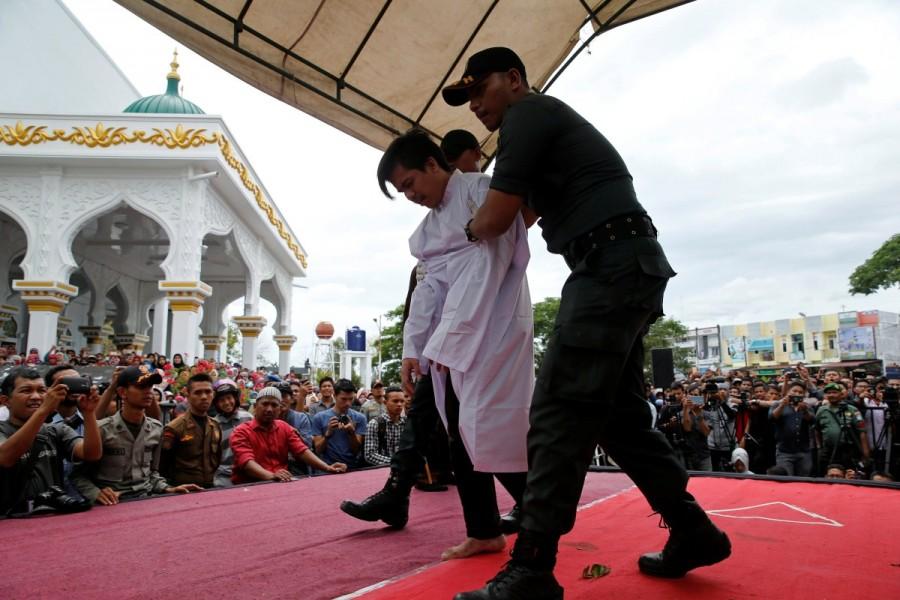 Two Men Publicly Caned In Indonesia For Having Gay Sex Photos Images