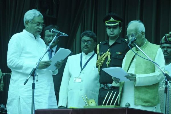 Nitish Kumar takes oath as Bihar CM again - Photos,Images,Gallery - 71008