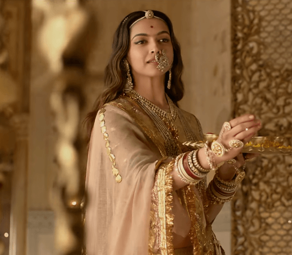 Padmaavat new stills: Deepika Padukone defines beauty in every frame ...