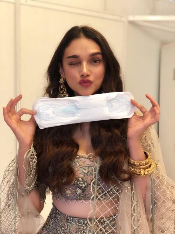 PadMan challenge: Deepika Padukone, Varun Dhawan, Anushka Sharma, Arjun ...