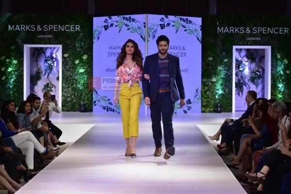 Esha Gupta and Ali Fazal stun as they walked the ramp together - Photos ...