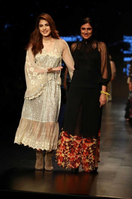 Bipasha Basu, Rhea Chakraborty walk the ramp at Amazon India Fashion ...