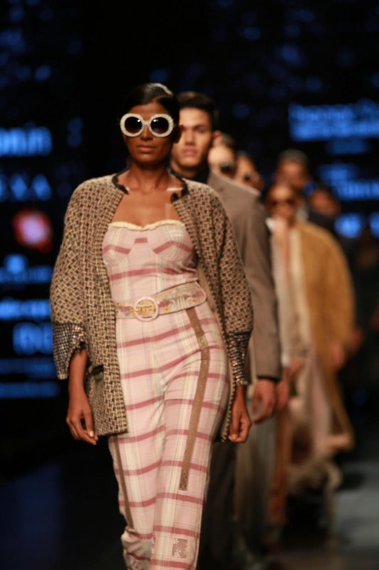 Bipasha Basu, Rhea Chakraborty walk the ramp at Amazon India Fashion ...