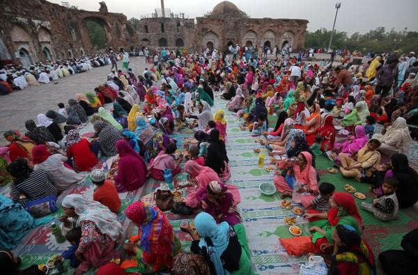 Ramadan 2018: Pictures of Muslims fasting and praying during the holy ...