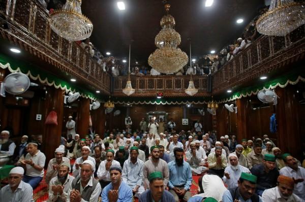 Ramadan 2018: Pictures of Muslims fasting and praying during the holy ...