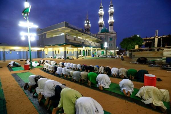 Ramadan 2018: Pictures of Muslims fasting and praying during the holy ...
