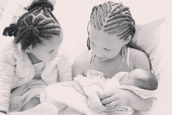 Stephen and Ayesha Curry welcome their third child, A boy baby - Photos ...