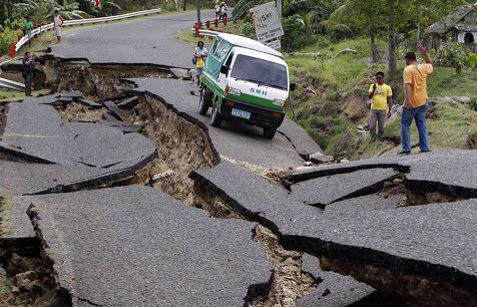 Earthquake Photos: The Worst Tremor in the Himalayan Nation in Over 80 ...