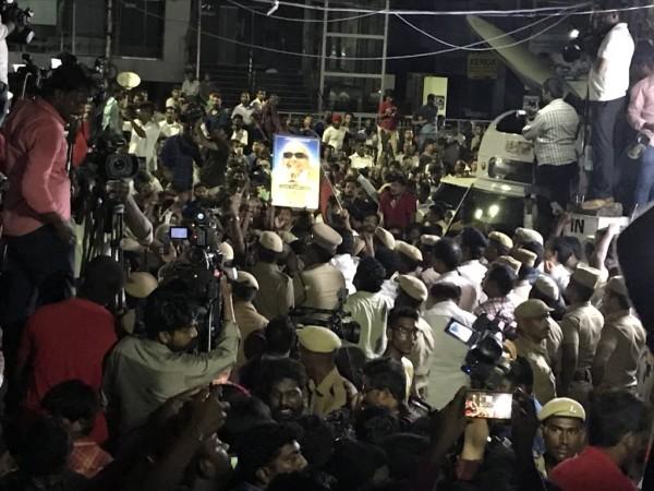 DMK chief Karunanidhi supporters crowd outside Kauvery Hospital ...